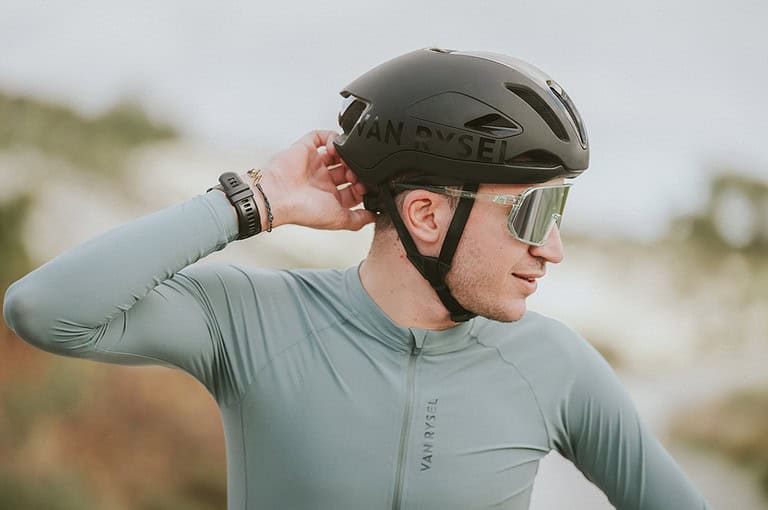 Van Rysel launches its new range of road cycling helmets | Triathlon ...